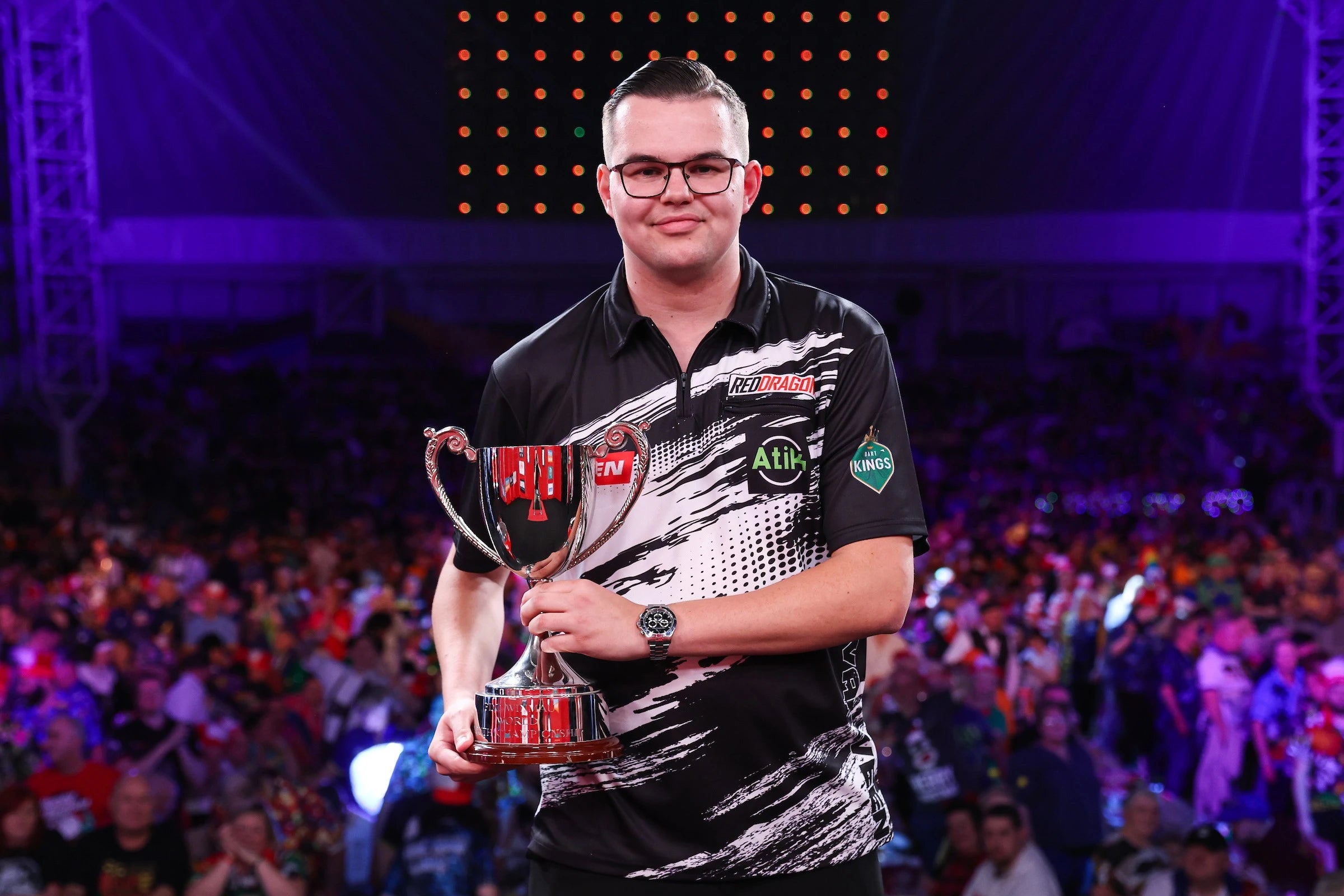 Gian van Veen | Official Profile, Career & Darts Setup – GVV Official Store